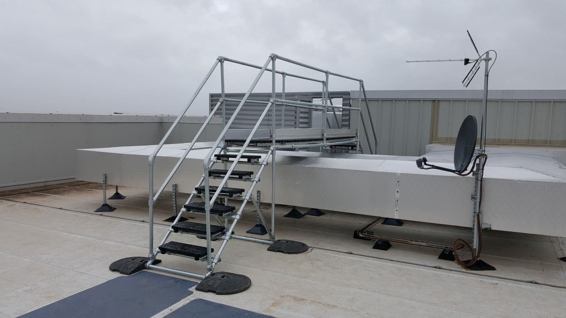 Roof Step Over: Up to 600mm Obstacles - Simplified Safety