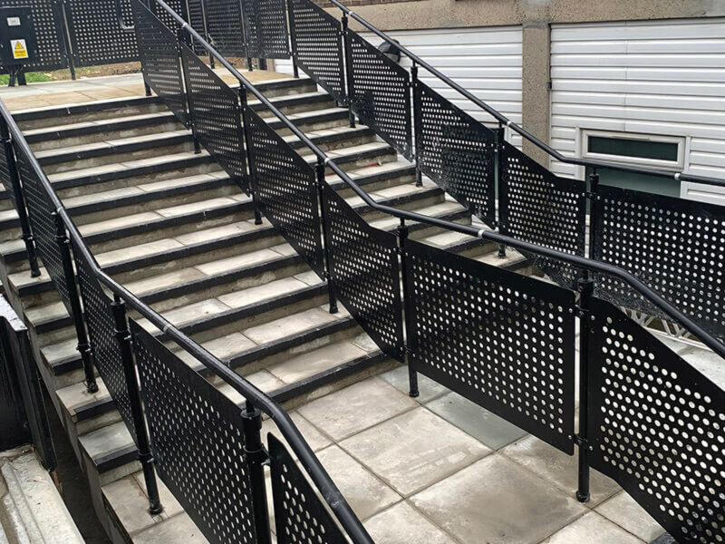 Handrail system with perforated panels - Simplified Safety