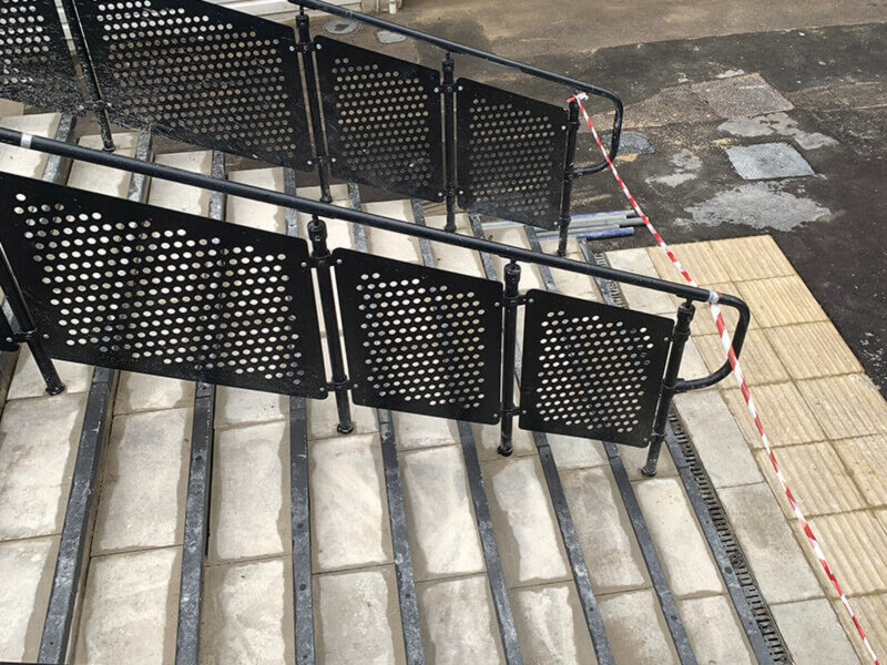 Handrail system with perforated panels - Simplified Safety